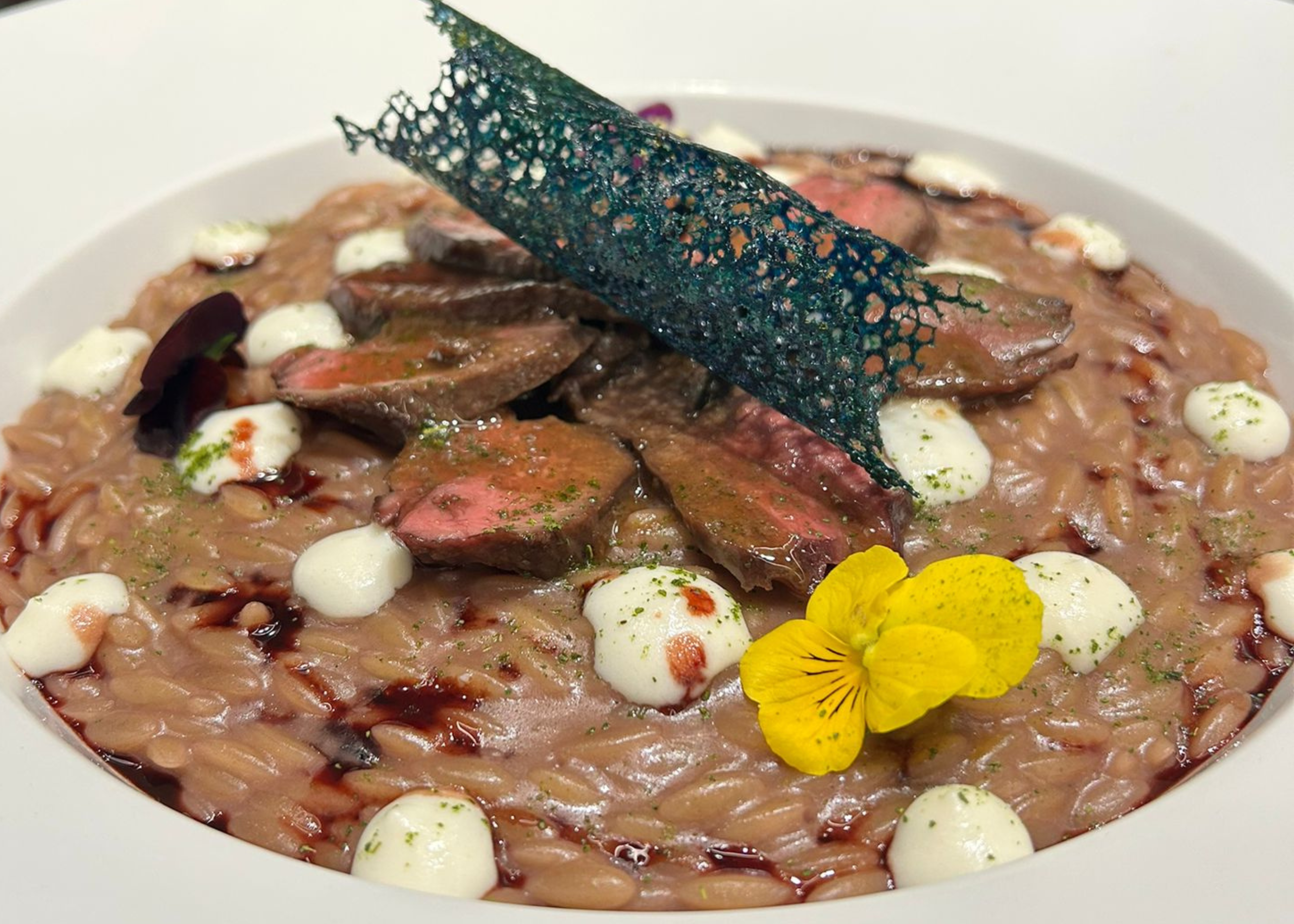 Orzotto all'Amarone con cuore di vitello glassato e fonduta di Monte V ...